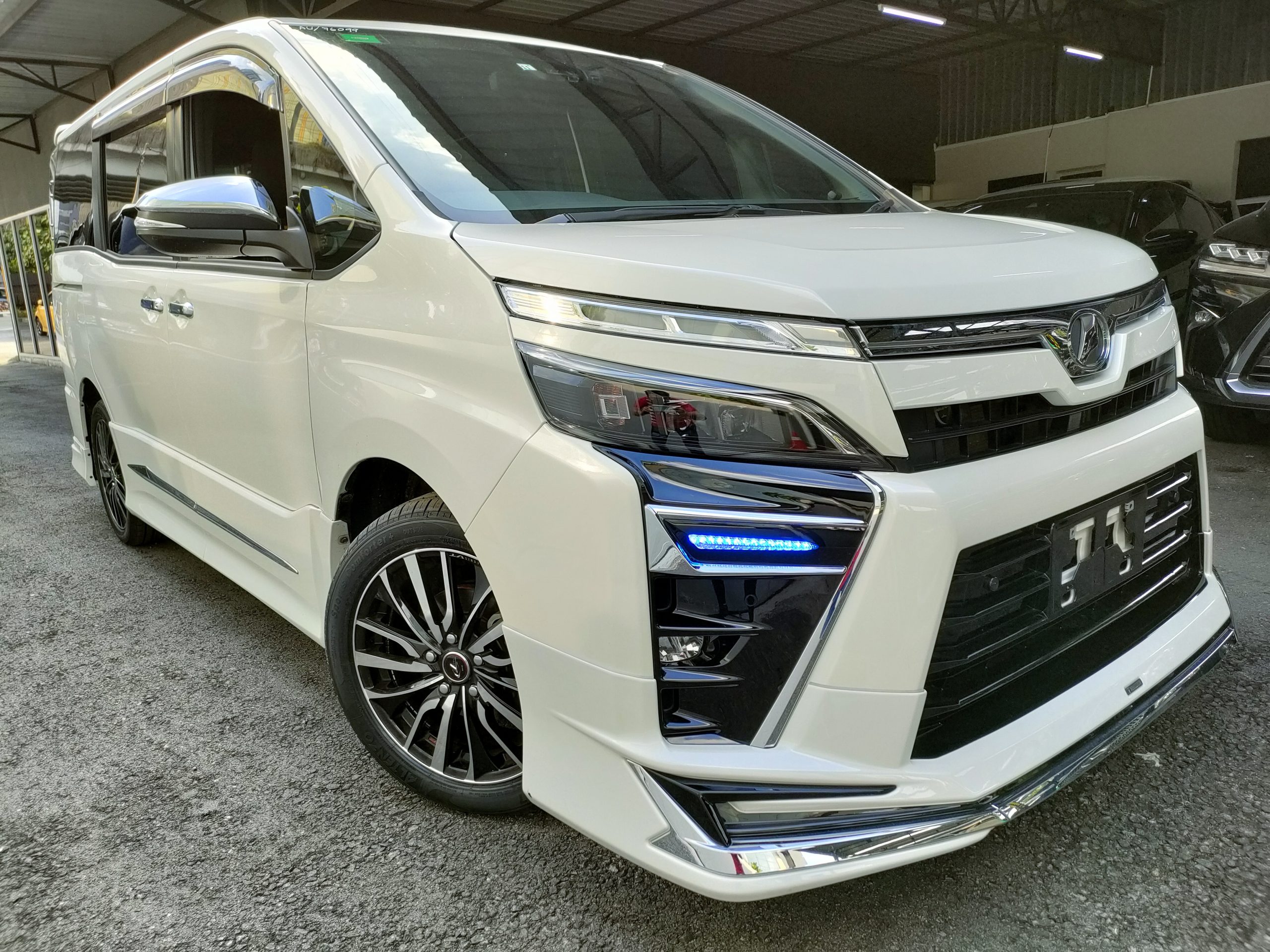 2019 TOYOTA VOXY 2.0 ZS KIRAMEKI - MODELLISTA BODYKIT -FACELIFT -UNREG